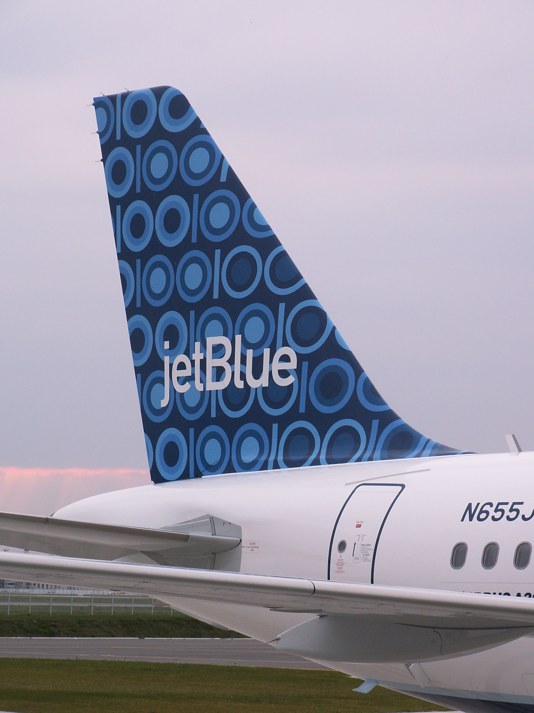 Photo Release -- JetBlue Celebrates Delivery of 100th